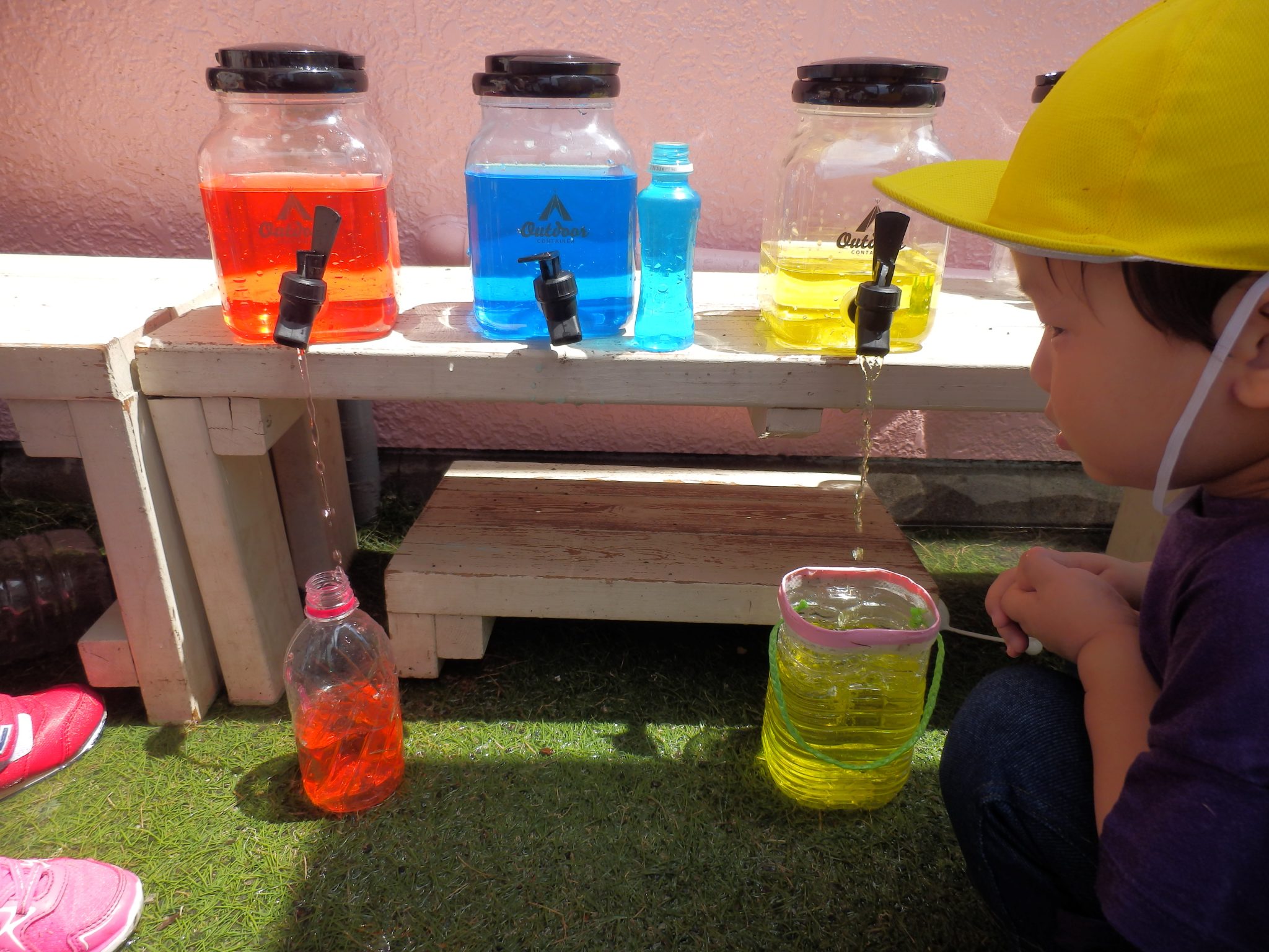 色水遊び | ヤクルトチャイルドサポート株式会社