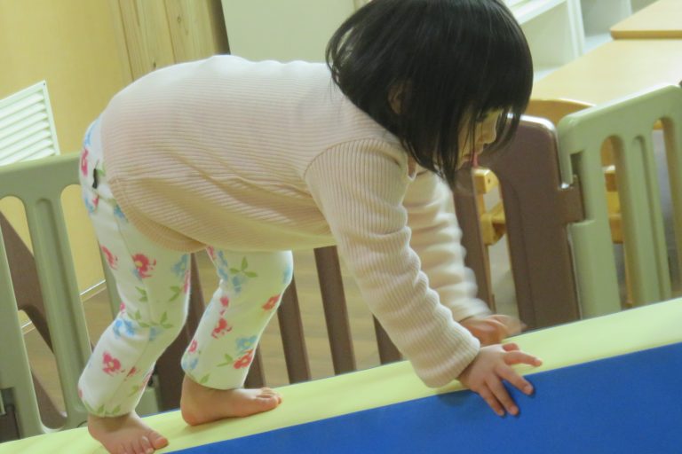 平均台 | ヤクルトチャイルドサポート株式会社